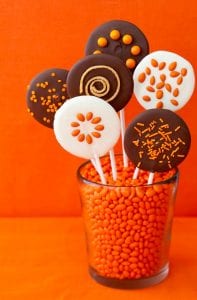 Easy Halloween Chocolate Lollipops - Tara Teaspoon