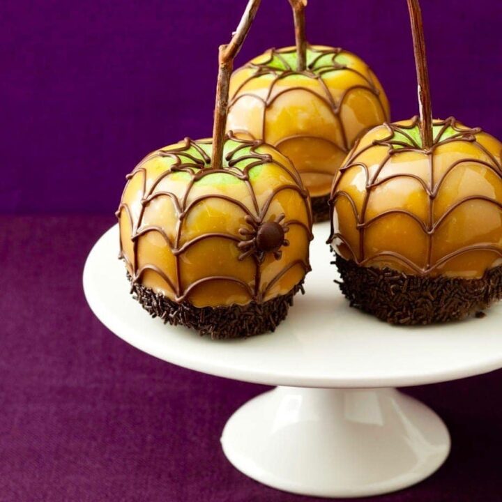 Halloween Spiderweb Caramel Apples - Tara Teaspoon