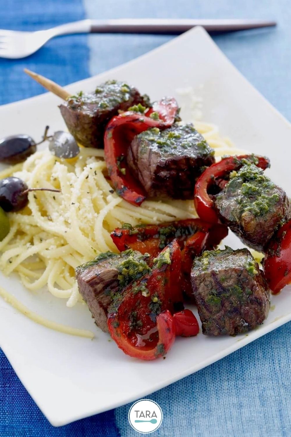 Pesto & Bell Pepper Beef Shish Kabobs (Steak Kebabs) - Tara Teaspoon