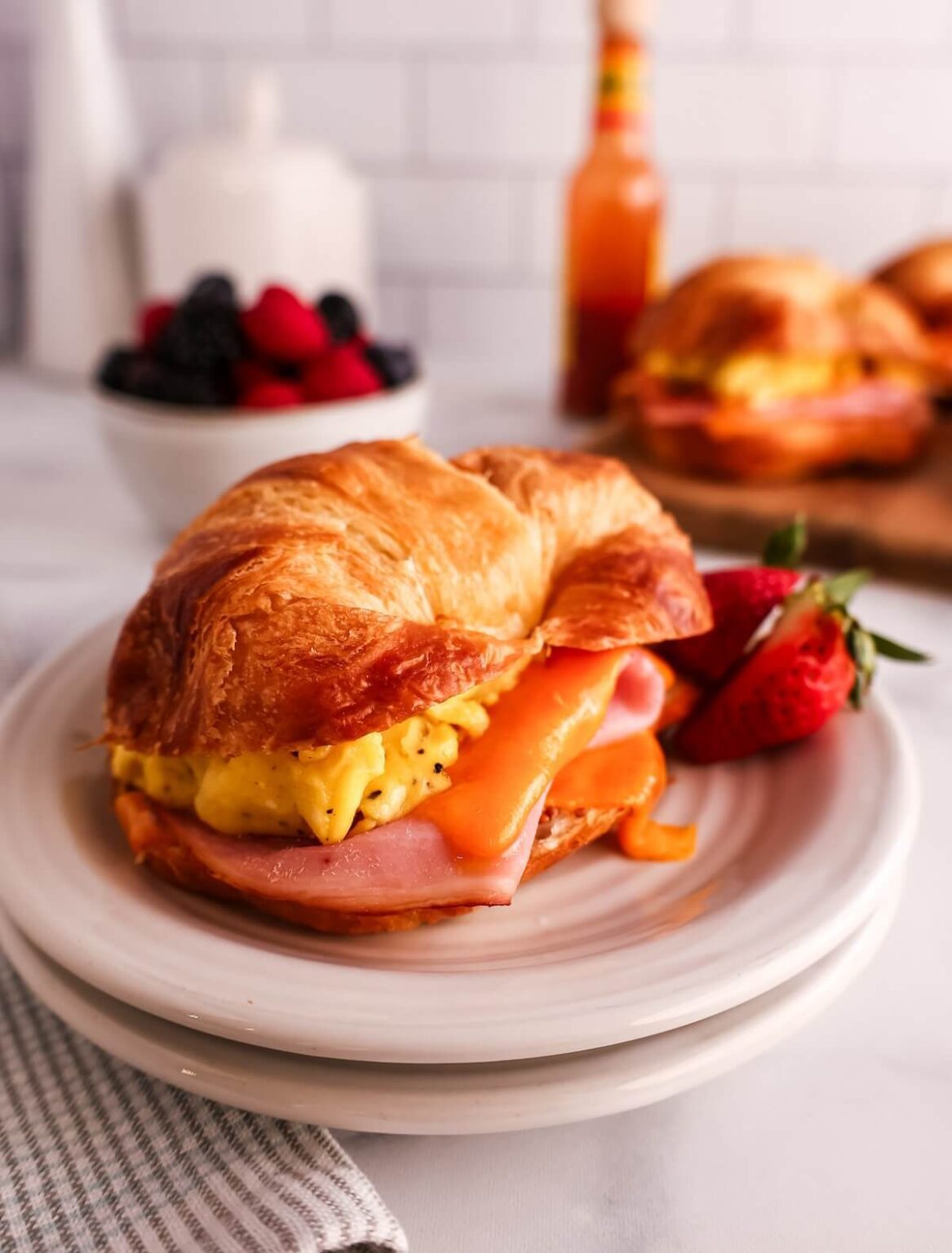 Easy Croissant Breakfast Sandwich - Tara Teaspoon